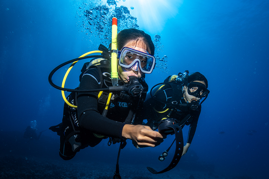 UNDERWATER NAVIGATION • Dive Specialty Courses